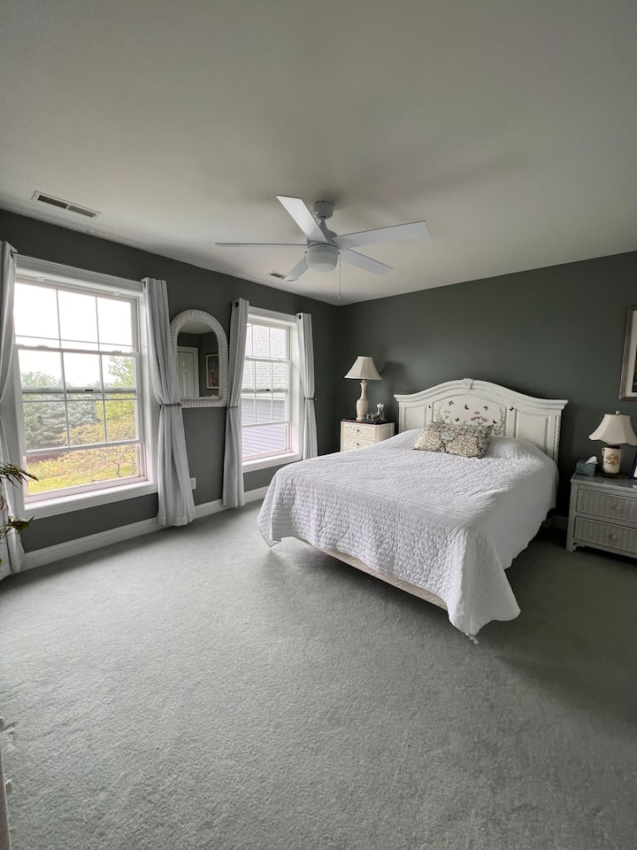 Serene Private Bedroom In Quiet Neighborhood - Champaign, IL