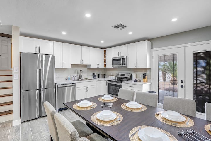 Family Reunion, Remodeled, King Beds, X-box, Desks - Las Vegas, NV