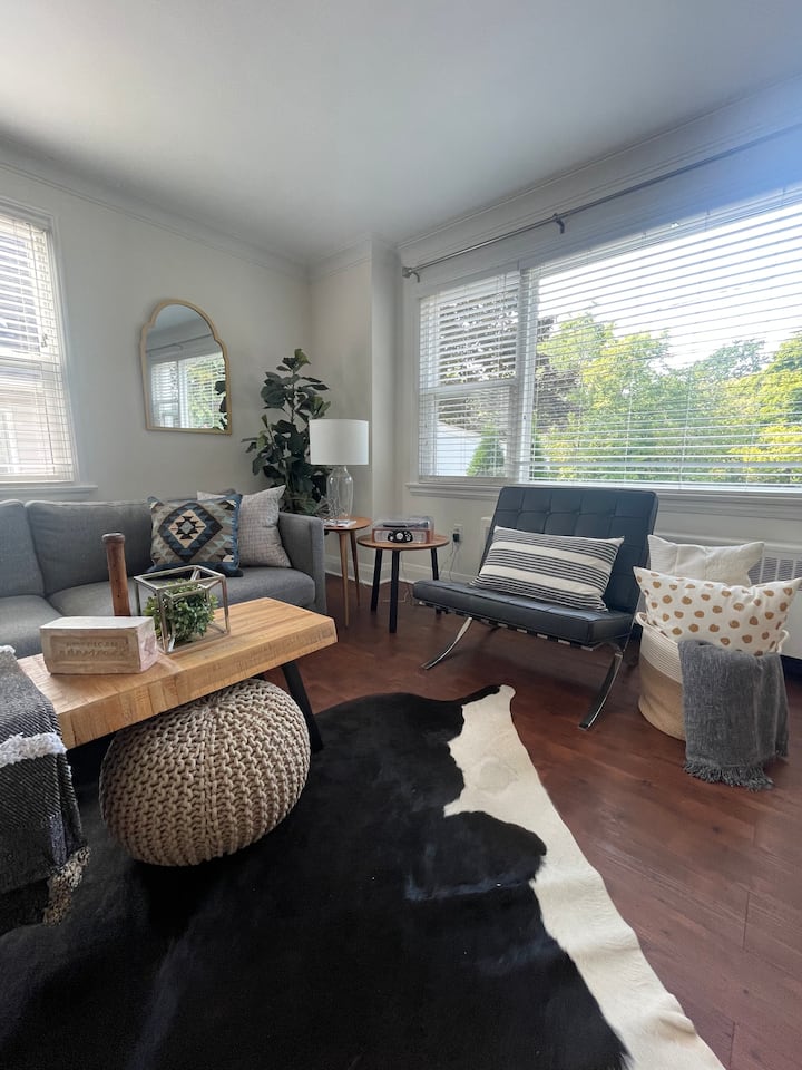 Snappy 1 Bed, W/ Office & Walkout To Deck & Yard - St. Catharines