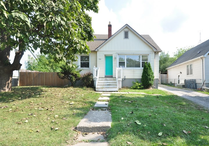 Snappy, 1 Bed W/walkout To Deck & Yard From Office - St. Catharines