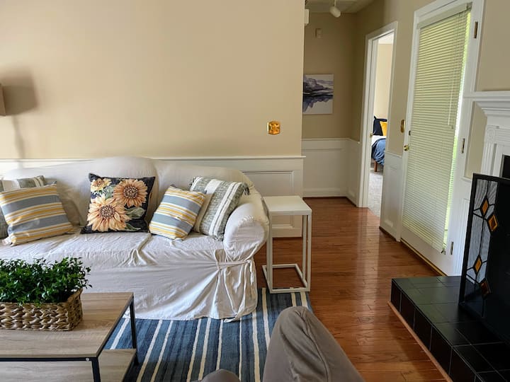 Cheerful & Spacious 3 Bedroom Home - Columbia, SC