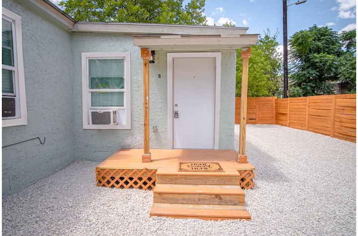 Cozy And Lovely 2br 1ba Near Lively Downtown - Highland Park - San Antonio