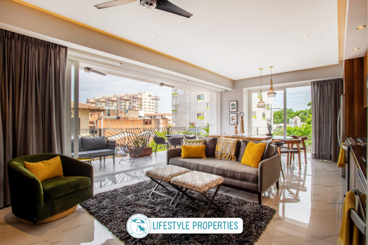 Big Corner Balcony, Pool & Gym - Puerto Vallarta