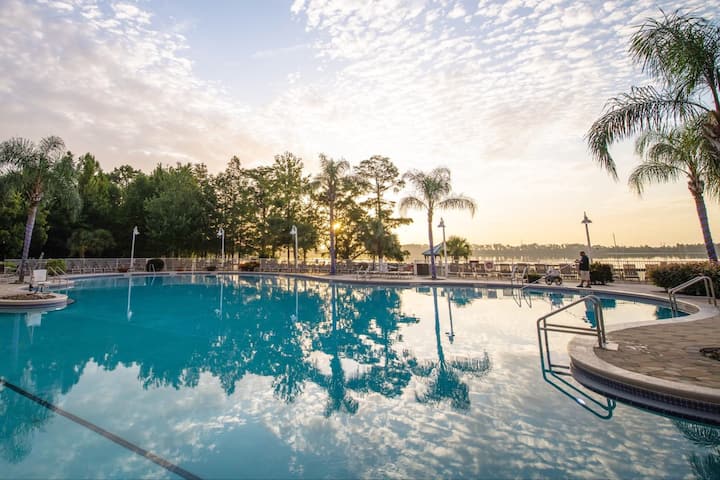 Condo 2km De Disney Vue Sur Lac Et Piscine 14étage - Orlando, FL