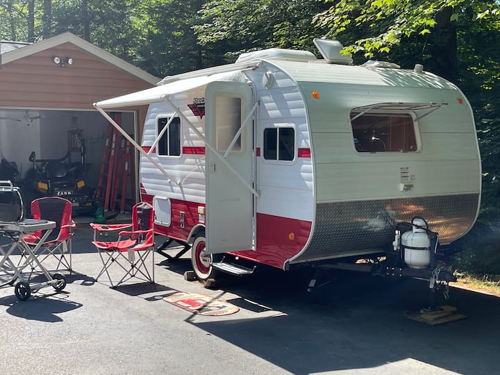 Deb’s Retro Retreat - Eagle River, WI