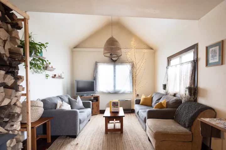 The Goldfinch Cabin At Mystic Hill + Treehouse - Middletown, NY