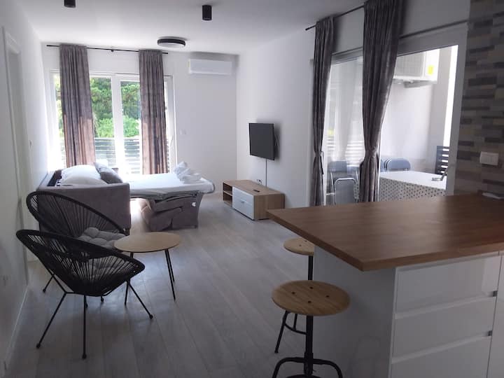 Lovely 2-bedroom Condo In 
 Makarska - Makarska