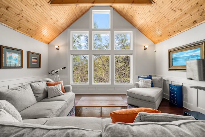 Family Hearth & Paws Luxury Mtn Home, Fenced Yard - Asheville, NC