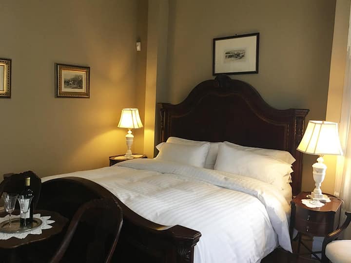 Legs Diamond, King Room - Kingston, NY