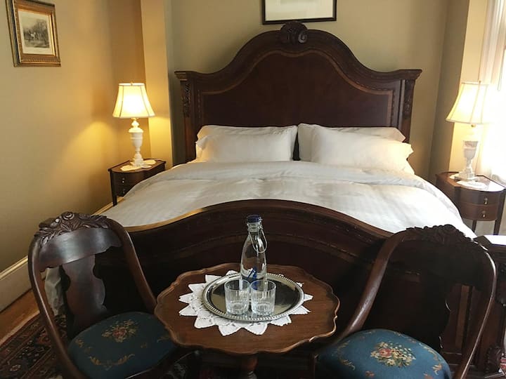 Legs Diamond, King Room - Kingston, NY