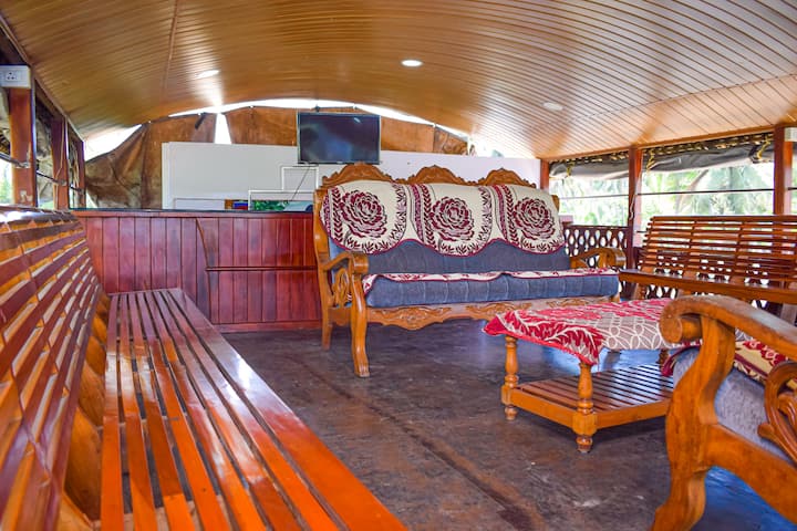 Kumarakom Houseboat - Kumarakom