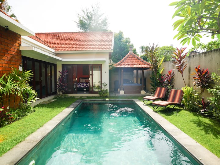 Family-friendly Private Pool Villa Near Double Six - Legian