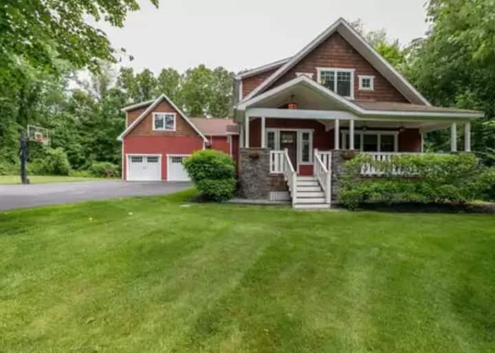 Private Saratoga Home 1 Mile From Track & Lake - Saratoga Springs, NY