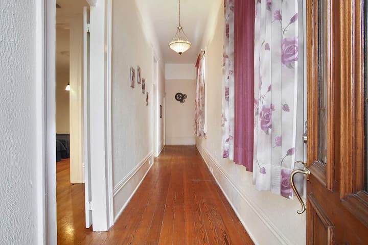 Large Central Home 9 Blocks To French Quarter - Metairie, LA