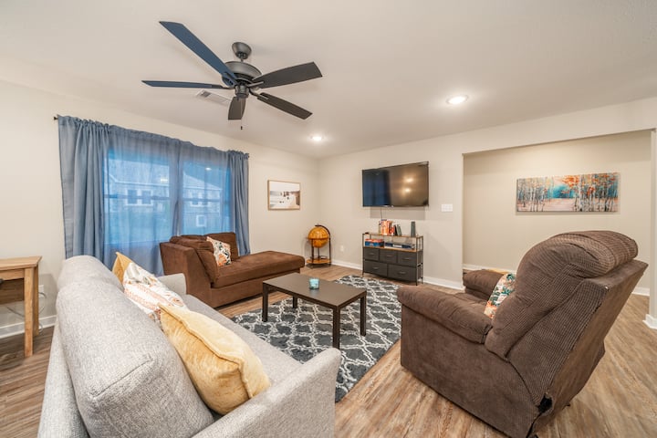Newly Remodeled 3 Bedroom In Uptown - Sleeps 6!! - Hot Springs, AR