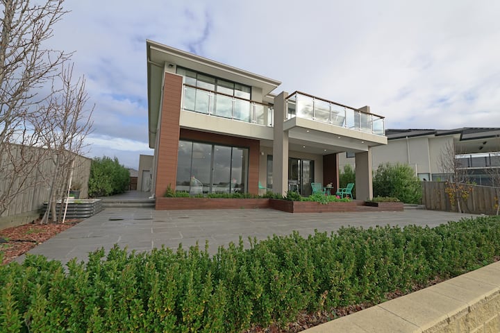 Luxury Waterfront Spacious House Bbq Lakes View - Point Cook
