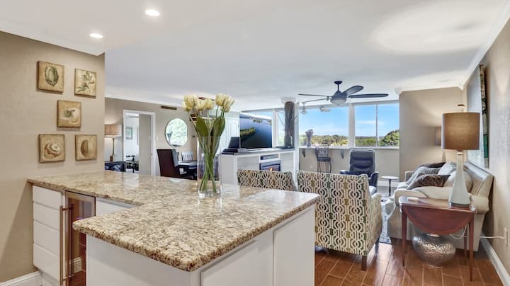 Lake Hamilton Condo ~ Luxury Meets Tranquility ~ - Hot Springs, AR