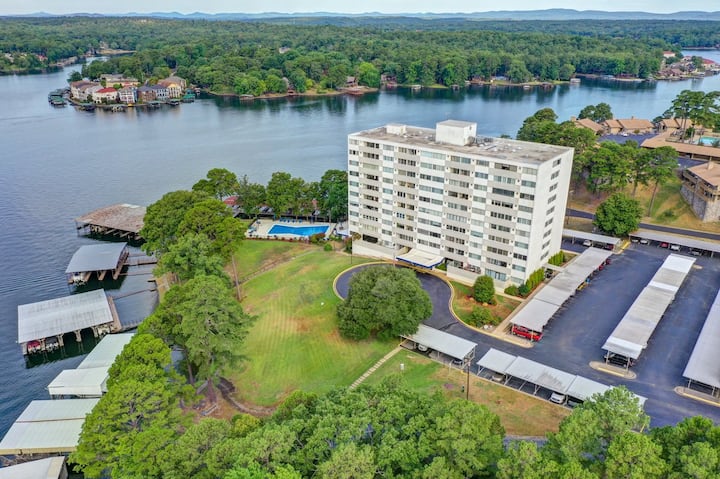 Lake Hamilton Condo ~ Luxury Meets Tranquility ~ - Hot Springs, AR