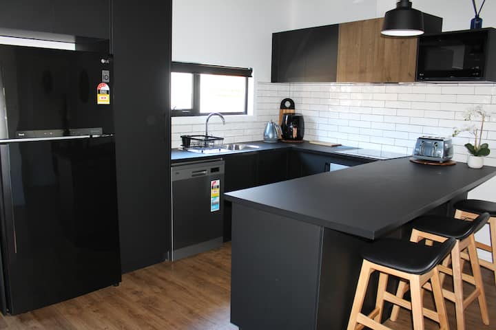 Cbd Elizabeth St Modern Townhouse - Secure Parking - Launceston