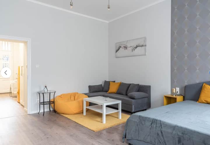 Golden Box Apartment With Free Parking And A/c - Boedapest