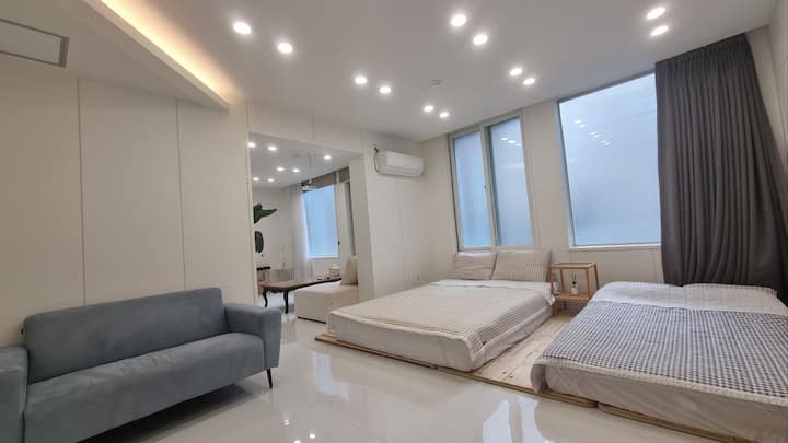 #굿데이레지던스24#빔프로젝터/넷플릭스#거실 영화관#바닷가,번화가1분#입지만족도별5개 - Busan