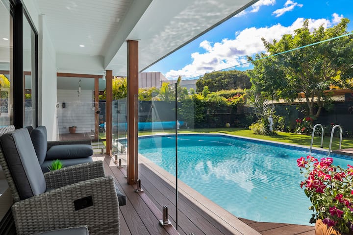 4b Oasis In Mermaid Waters - Pool & Golf! - Gold Coast