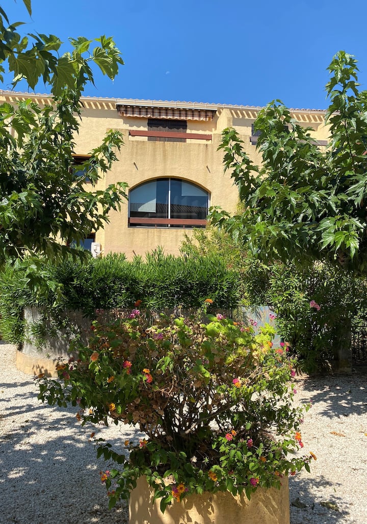 Studio Climatisé Dans Résidence Avec Parking - La Londe-les-Maures