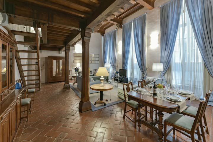 Caravaggio Frescoed Big Loft In Oltrarno - Florence