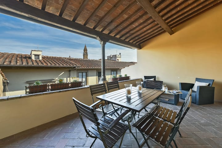 Buonarroti Big Apartment With Terrace In Oltrarno - Florence
