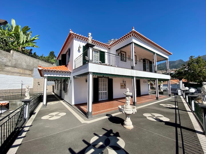 Classic Tranquil Madeiran 4-bedroom Villa |Funchal - Funchal