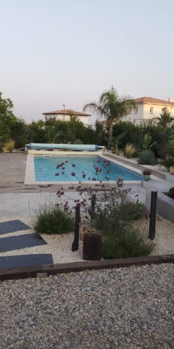 Magnifique Villa Du Sud Avec Piscine Et Boulodrome - Nîmes