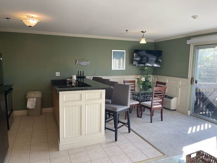 Pool, Restaurant, Bbq Grills, Close To Weirs! - Laconia, NH