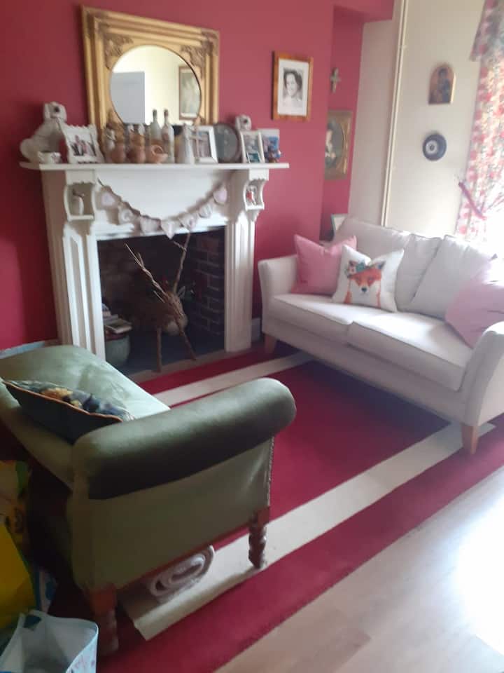 Beach & Cycle Path Close To This Fab 3-bed Home! - Llanelli