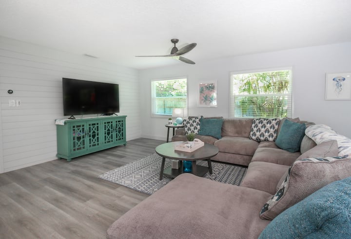 Amazing Beachside Casa Azul - Melbourne Beach, FL