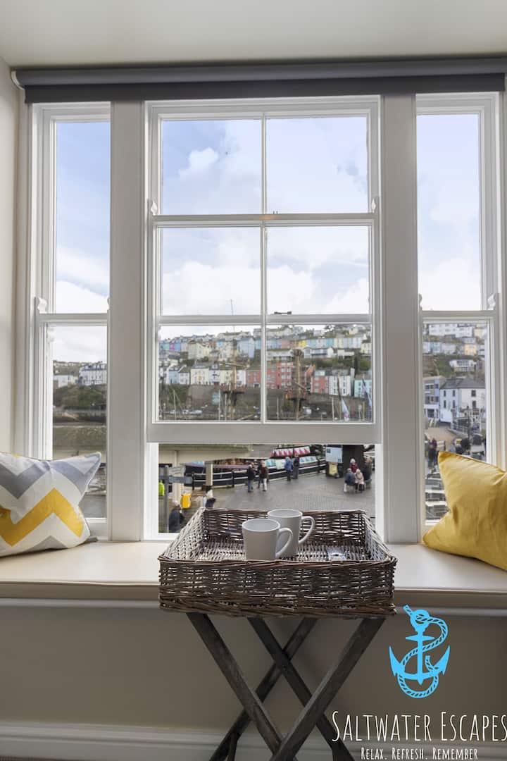Stylish Harbourfront Home With Stunning Views - Brixham