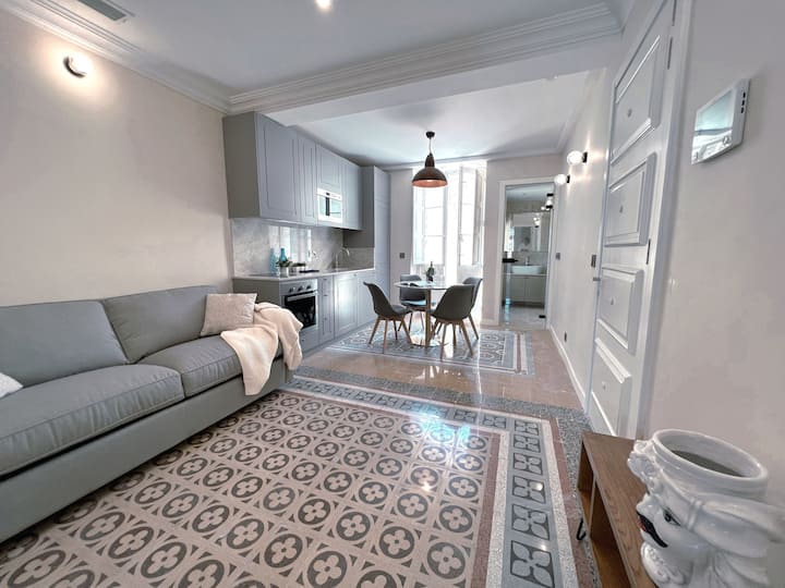 Maltese Style 1-bedroom Apartment With A Patio - La Valeta