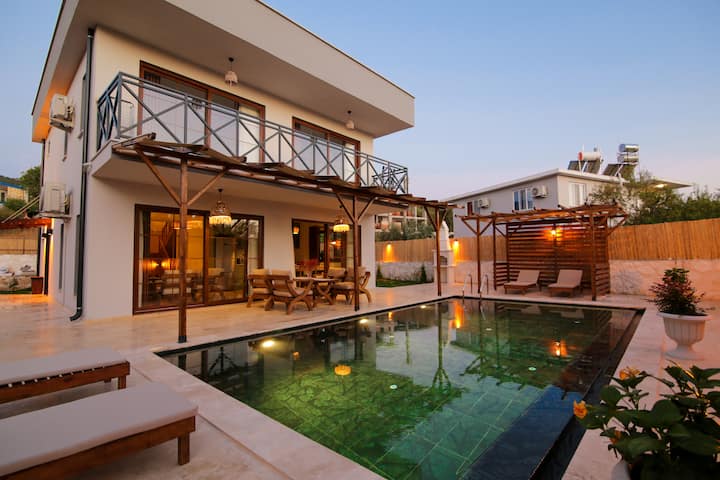 Comfortable 3-bedroom Villa With Pool And Garden - Turkey