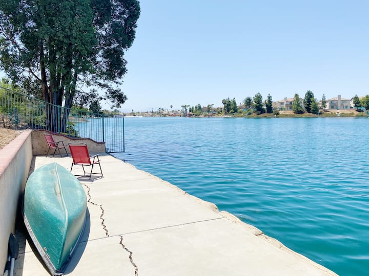 ☀Backyard Canal Access☀ Kayak + 5 Bedroom Home! - Moreno Valley, CA
