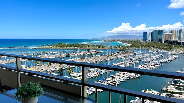 Stunning Ocean Front Waikiki Condo - Condominiums for Rent in Honolulu ...