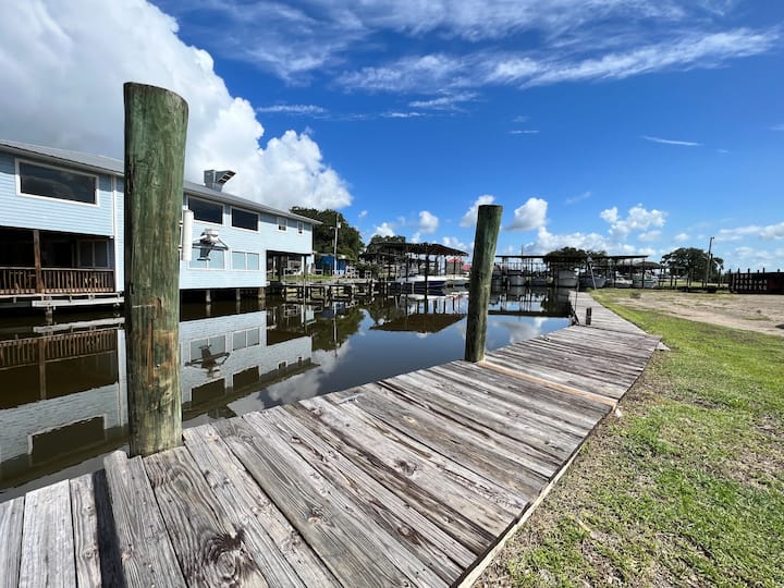 Big Daddy & Bb's Tiki Marina Cottage! - Shepard State Park, Gautier