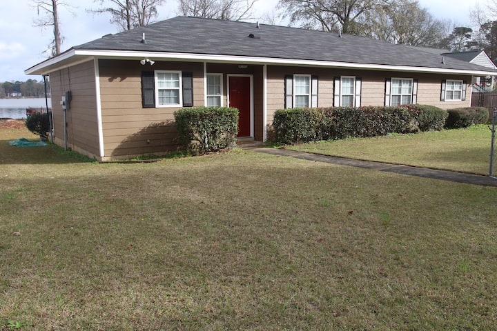 Lakefront Property With A Dock! - Albany, GA