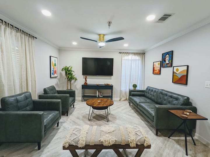 Howdy Holiday:  Upscale Retreat Medical Center - Inspiration Hills - San Antonio