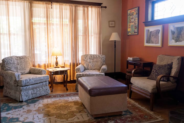 Comfy & Eclectic Craftsman Home; Inner Se Portland - Portland, OR