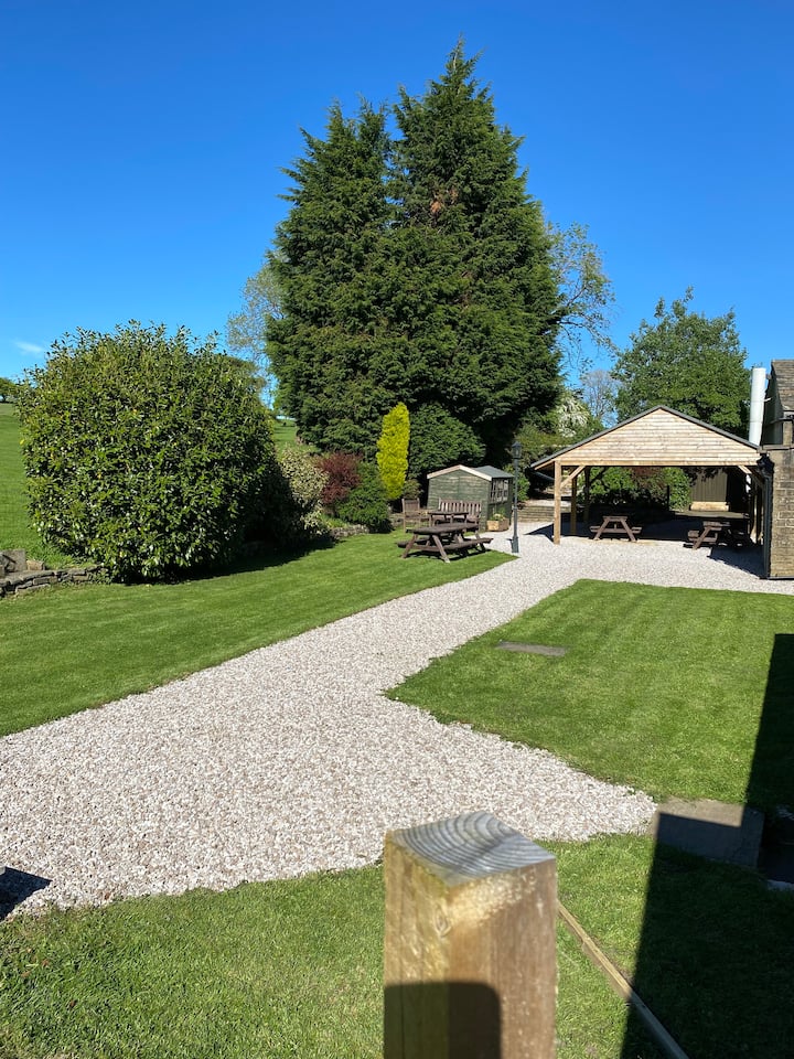 Quirky 2 Bedroom Property Ideal For Exploring. - Ilkley