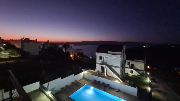 Boğaziçi’nde Lebiderya Teras ,Deniz Ve Havuz - Güllük
