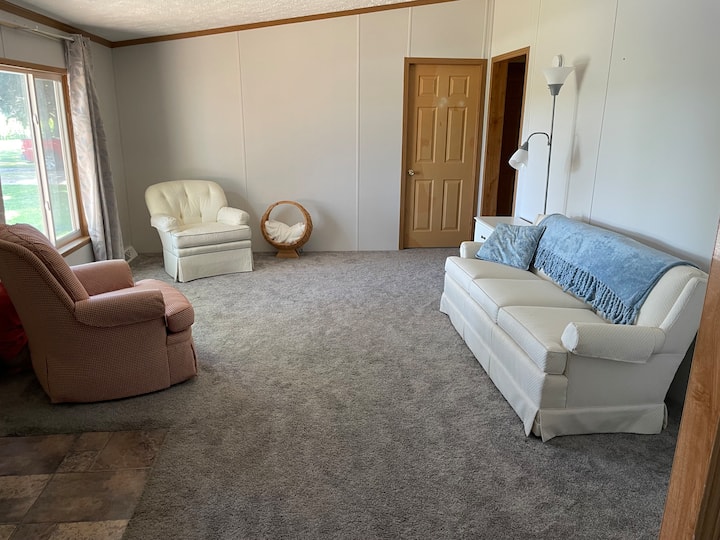 Quiet Country Home Located Close To Bowling Green - Bowling Green, OH