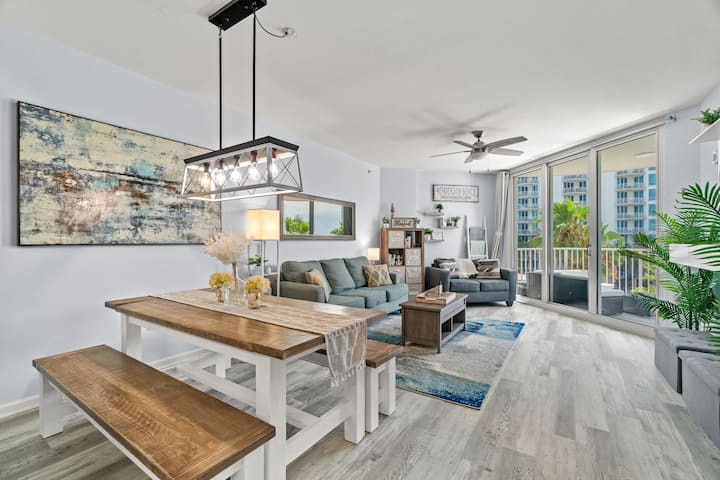 Beach Shuttle! Coffee, Chairs, Cooler Included! - Destin, FL