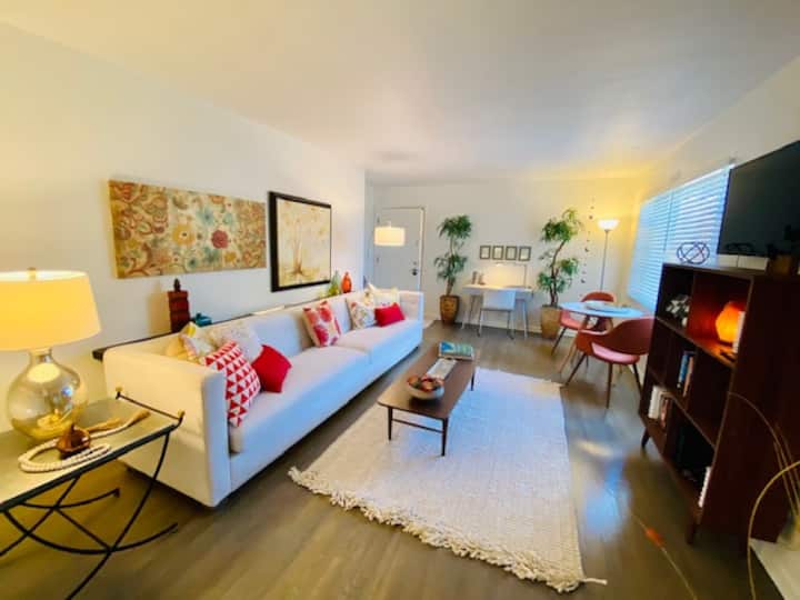 Lovely Space In The Grandview! 100% Walkable! - Columbus, OH