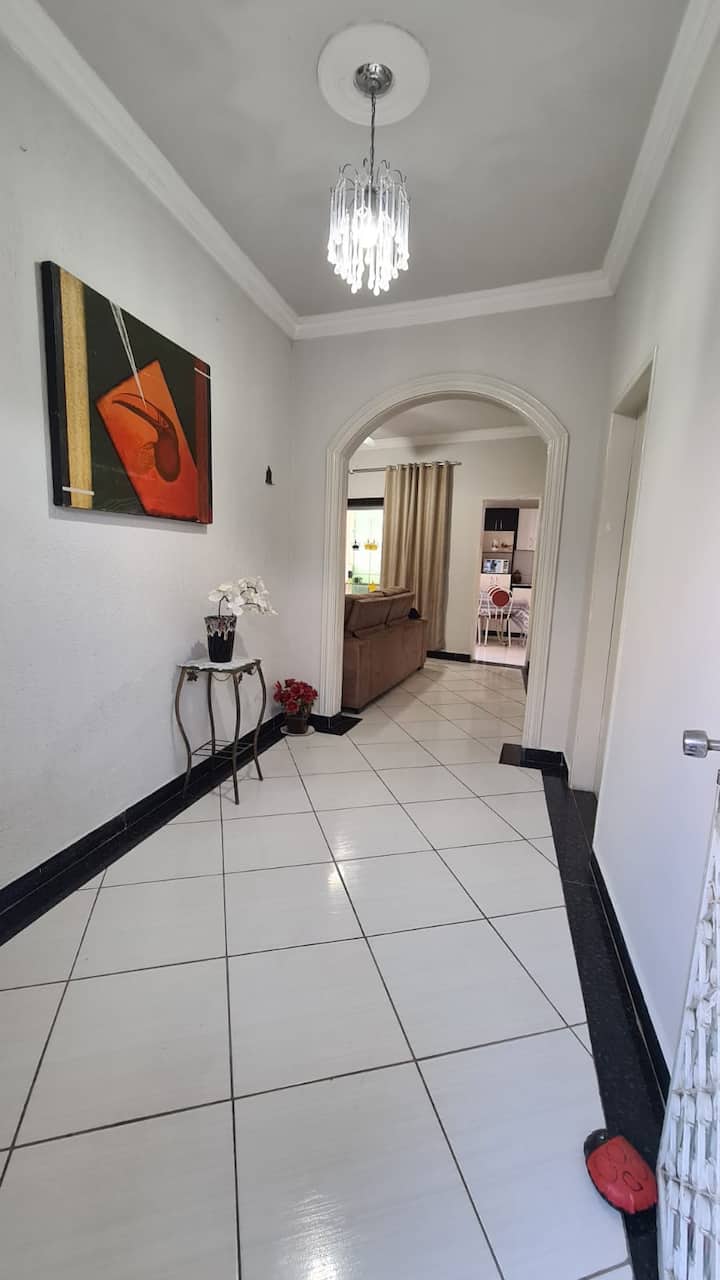 Casa(completa) Prox Centro C/ Ar  Cond. E  Garagem - Montes Claros