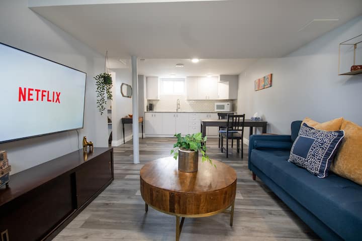 Quiet Apartment W. Queen Bed & Washer & Dryer - 오타와